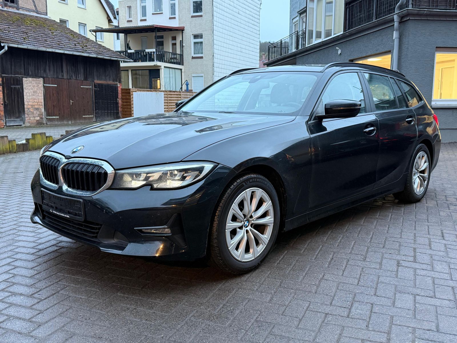 BMW 318 d Tour Aut. Advantage LED+NAV+SHZ+DAB+LIVE+M - Dick Automobile ...