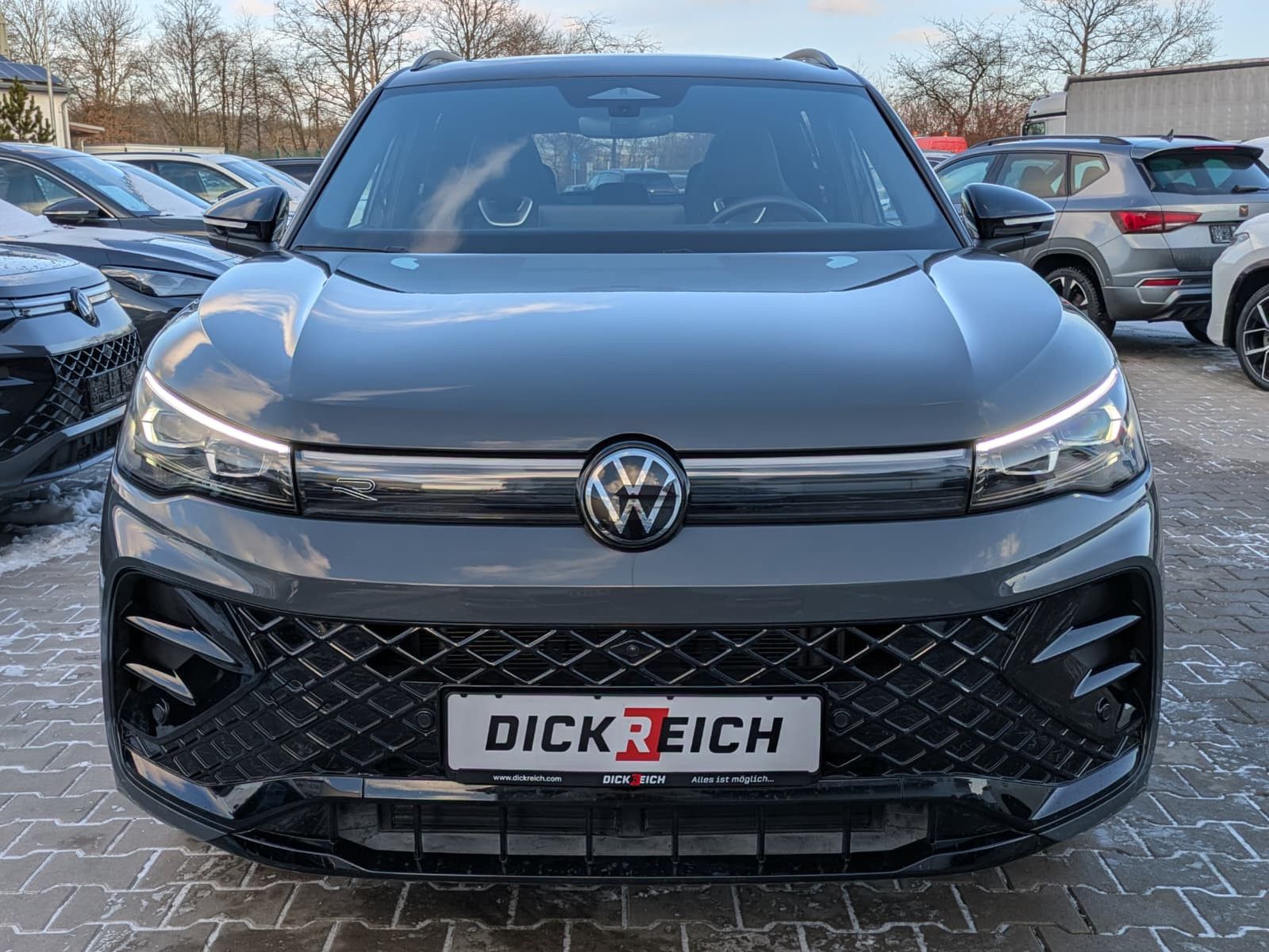 Volkswagen Tiguan 2.0 TDI R-Line 4M Pano*Black*Matrix*AHK - Dickreich ...