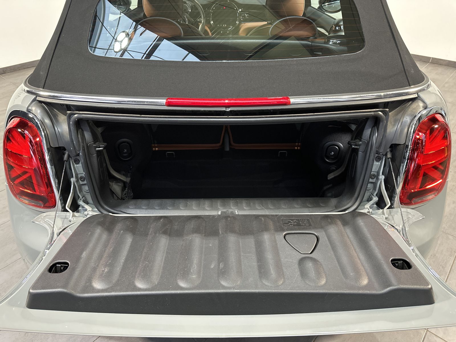 MINI Cooper Cabrio MINI Yours Trim NAV+LED+KAMERA+1HD - AuRa ...