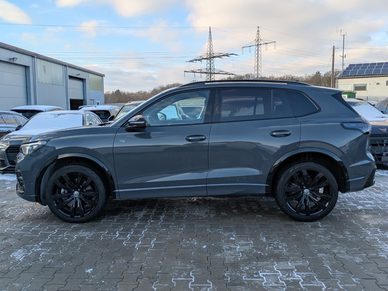 Volkswagen Tiguan 2.0 TDI R-Line 4M Pano*Black*Matrix*AHK - Dickreich ...