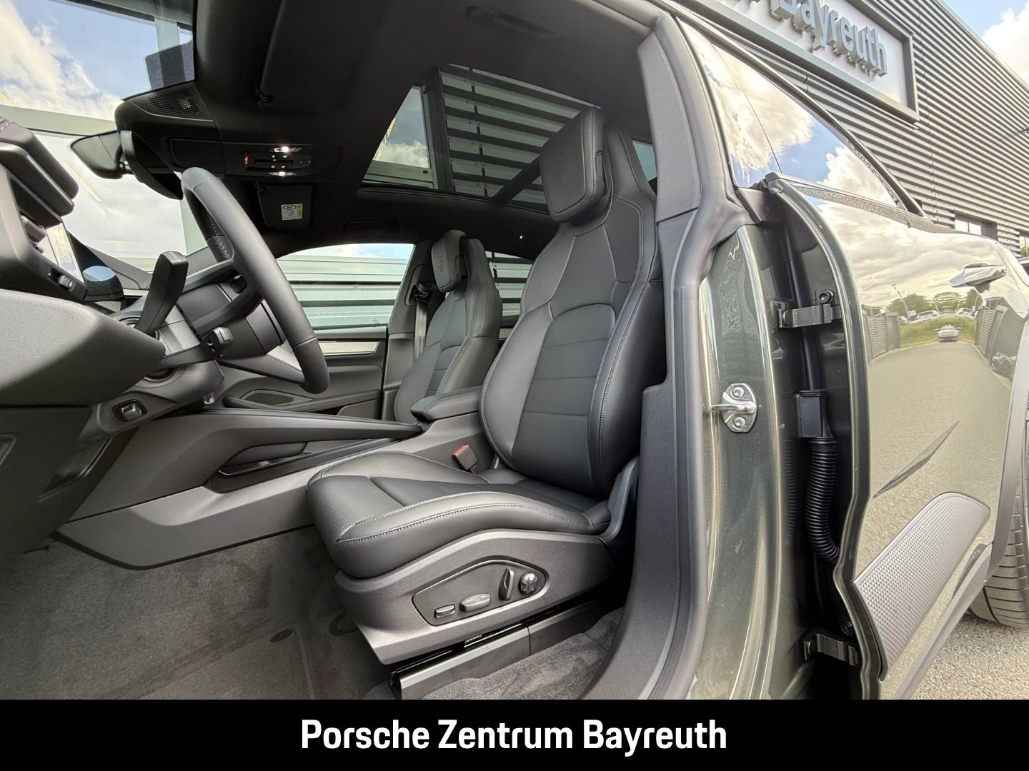 Porsche Macan AHV*MATRIX*INNO*22-ZOLL*LUFTFEDER*HEADUP* ab 1.172,00 ...