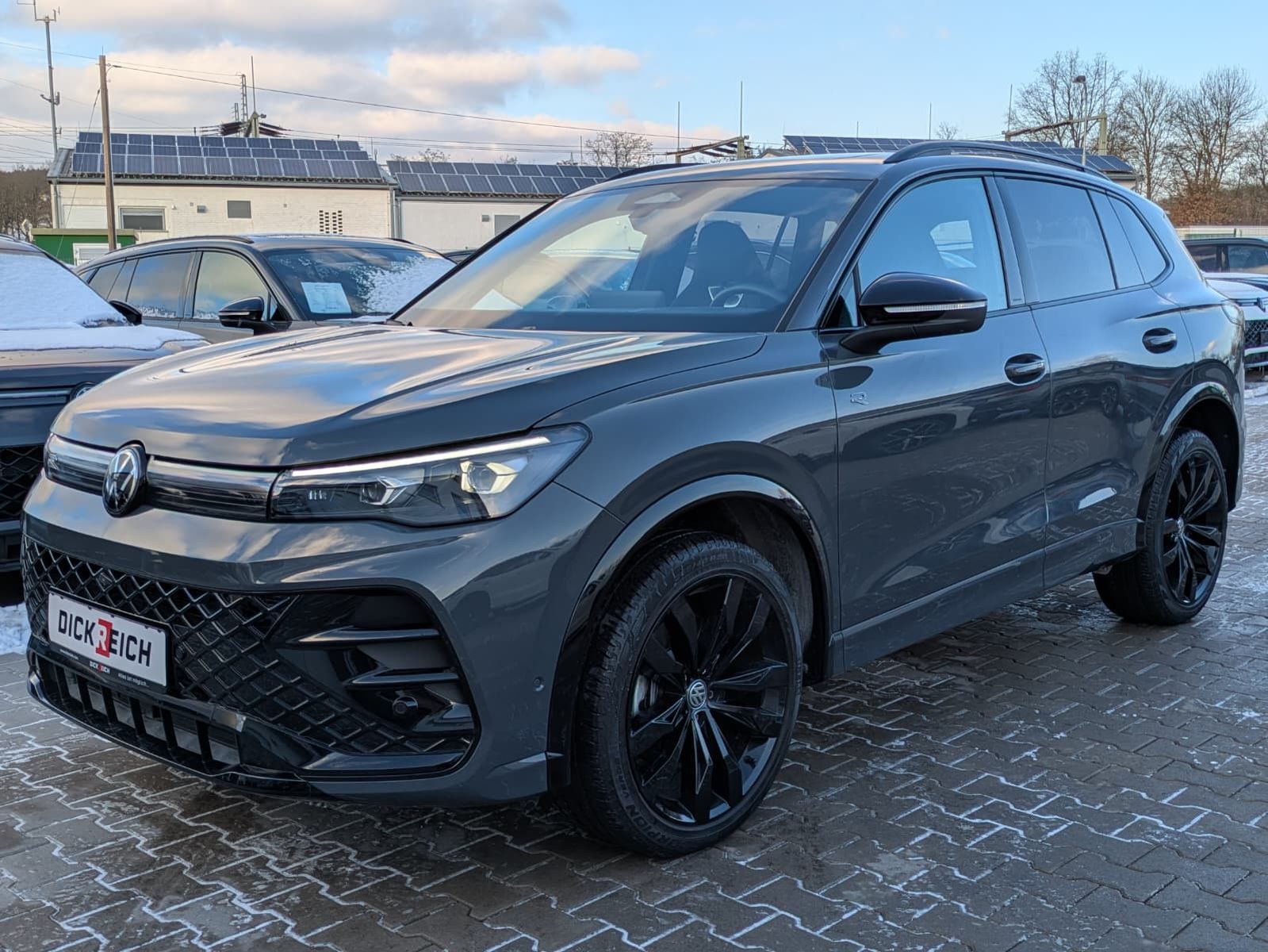 Volkswagen Tiguan 2.0 TDI R-Line 4M Pano*Black*Matrix*AHK - Dickreich ...