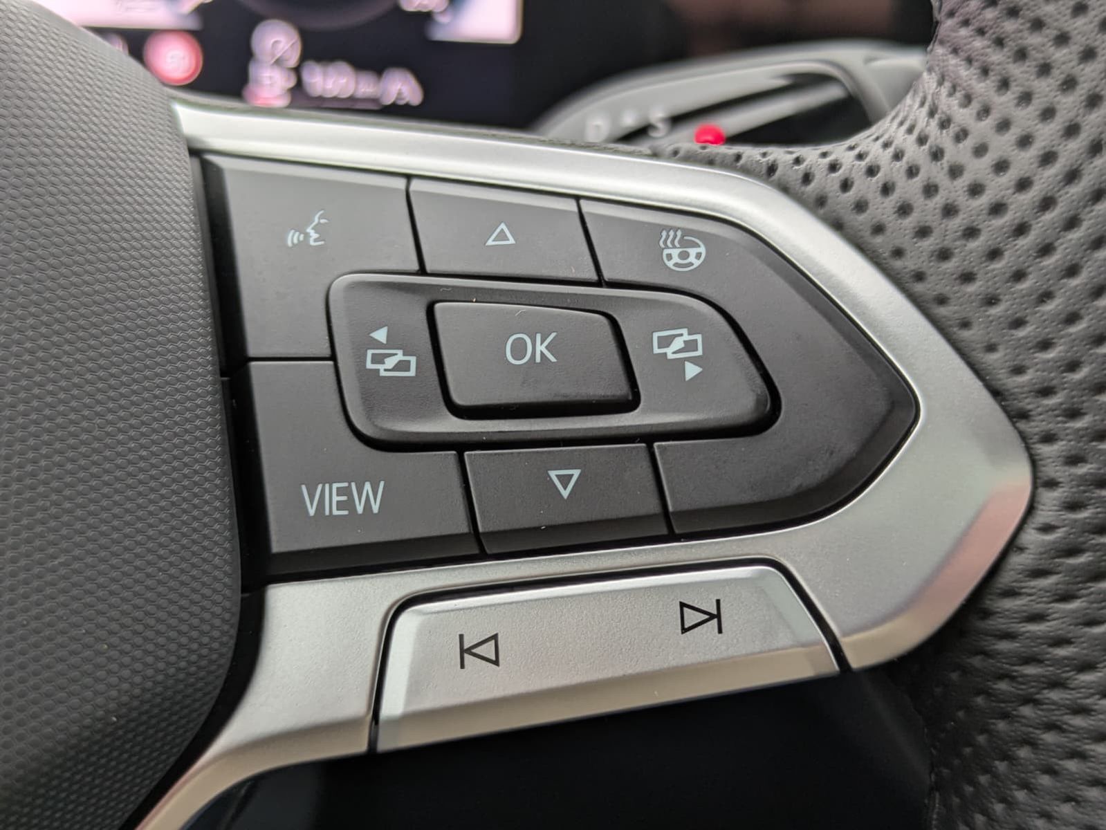 Volkswagen Tiguan 2.0 TDI 4M R-Line PANO*H&K*AHK*MATRIX*20" - Dickreich ...