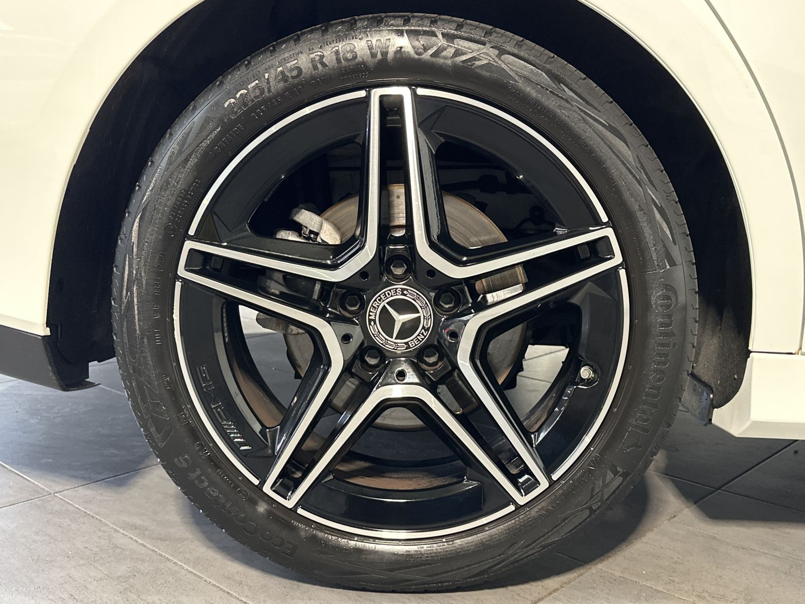 Mercedes-Benz CLA 200d Shooting Brake AMG-Line NAV+KAM+CARPLAY - AuRa ...