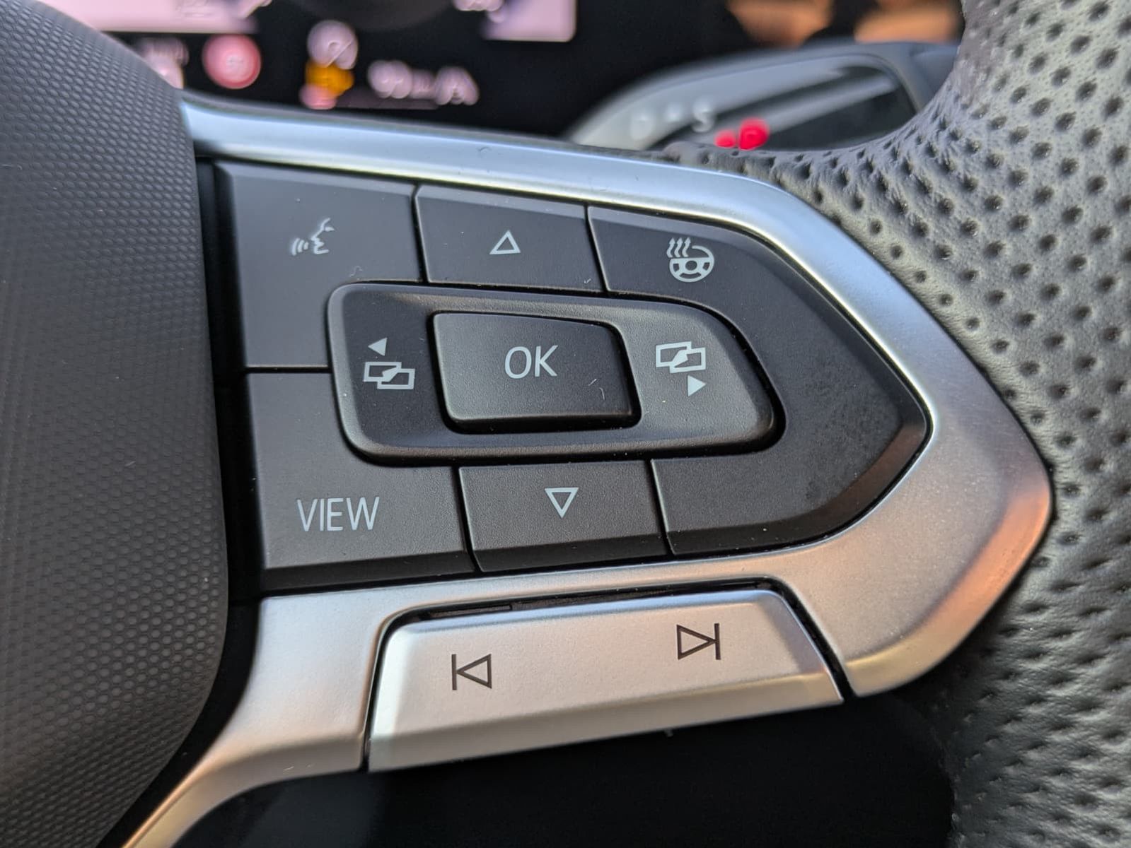 Volkswagen Tiguan 2.0 TDI 4M R-Line PANO*H&K*AHK*MATRIX*20" - Dickreich ...