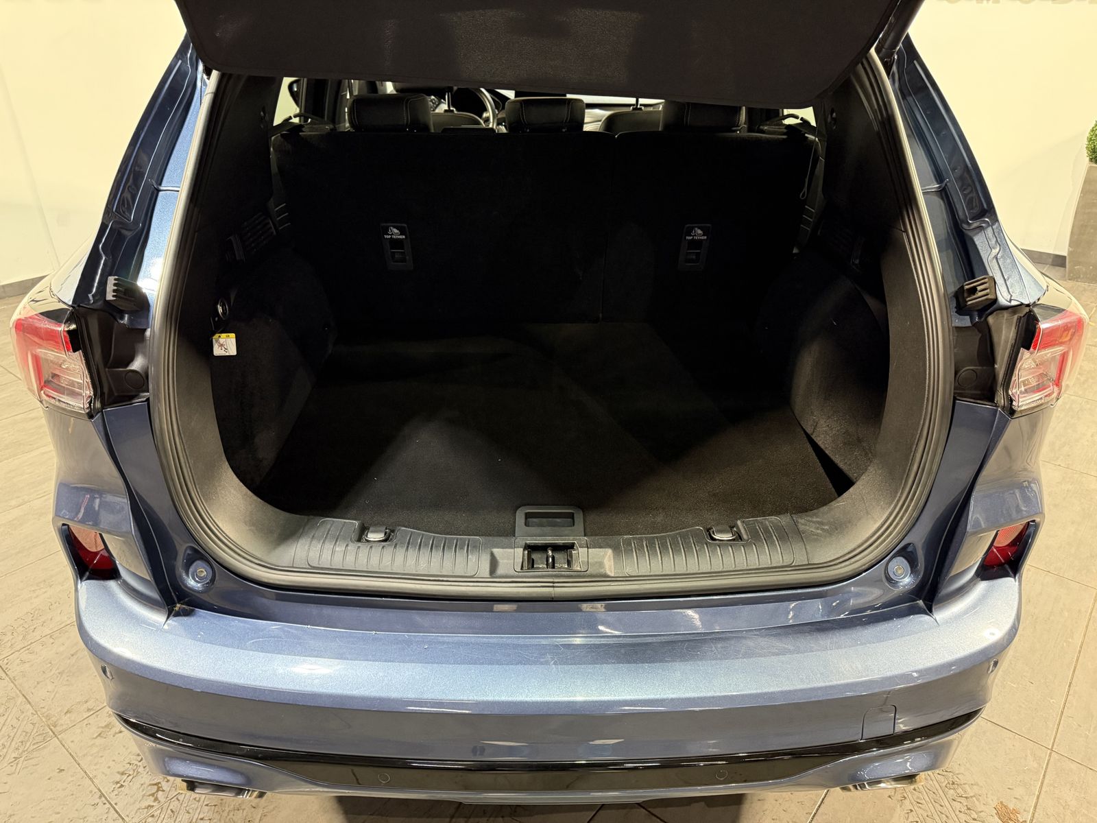 Ford Kuga 2.0 EB 4x4 Aut. Vignale NAV+LED+AHK+PANO+VC - AuRa ...