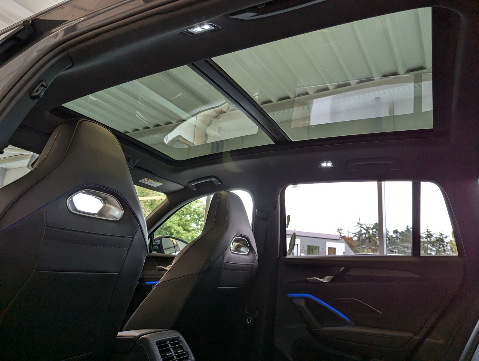 Volkswagen Tiguan 2.0TDI R-Line 4M Pano Black AHK Matrix 20 - Dickreich ...