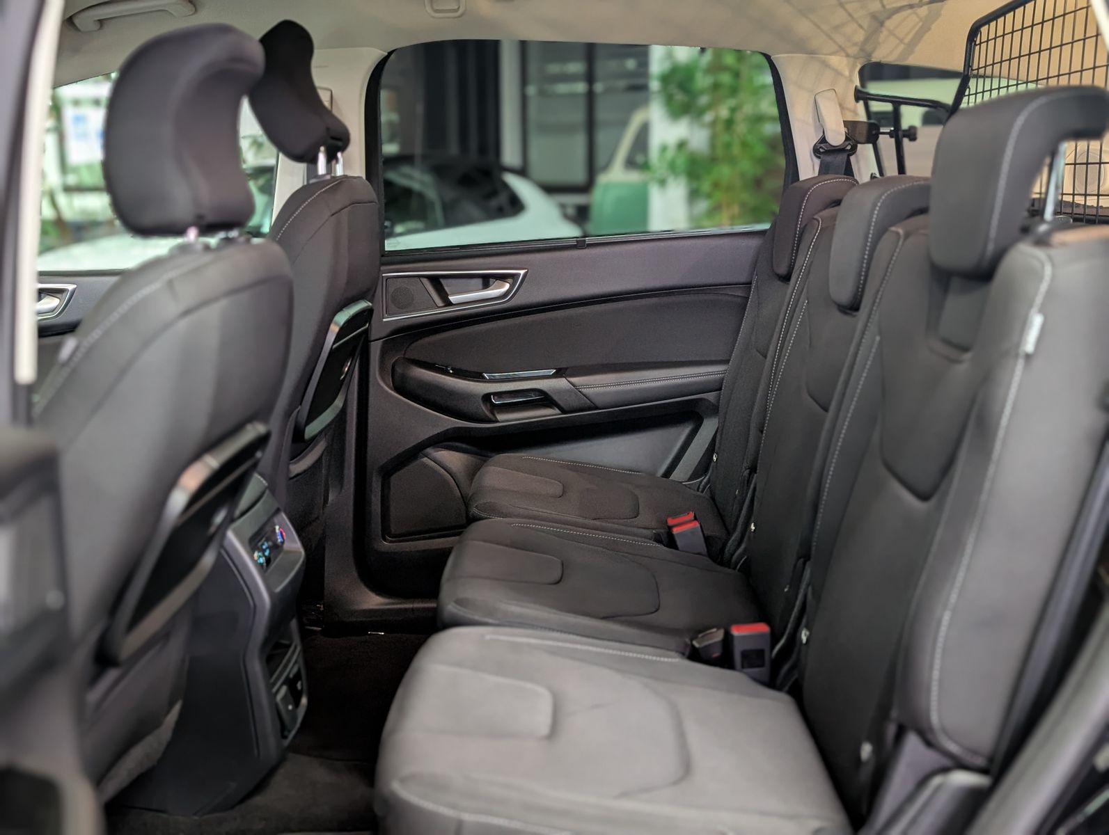 Ford S-MAX Titanium TEMP KAM XENON NAVI 7-SITZER SHZ - Dickreich ...