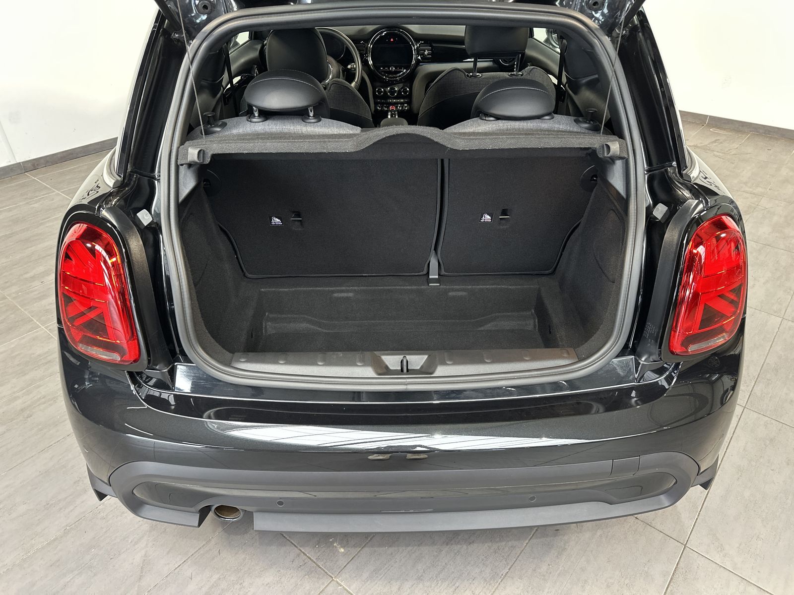 MINI Cooper Classic Trim Black Ext. NAV+LED+KAM+CARPL - AuRa ...