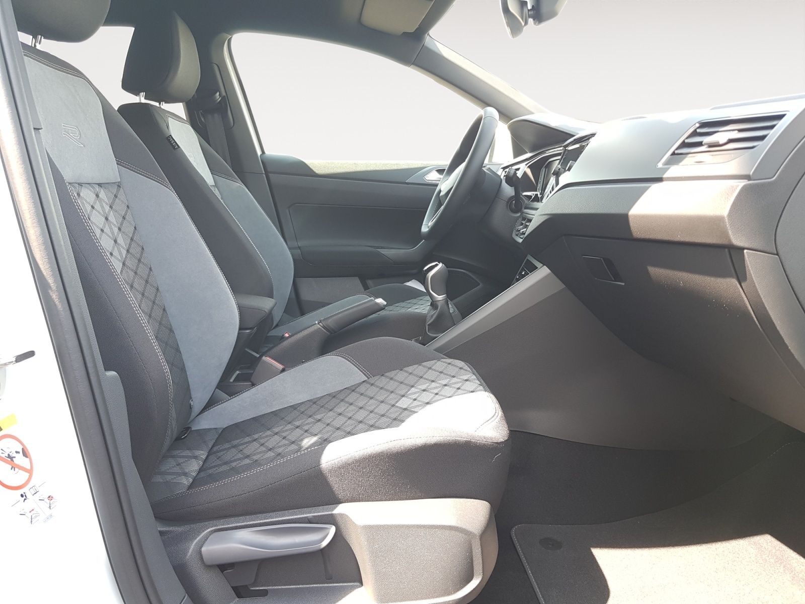 Volkswagen Taigo 1,0 l TSI OPF 6-Gang-Schaltgetriebe R-Line ab 179,00 ...