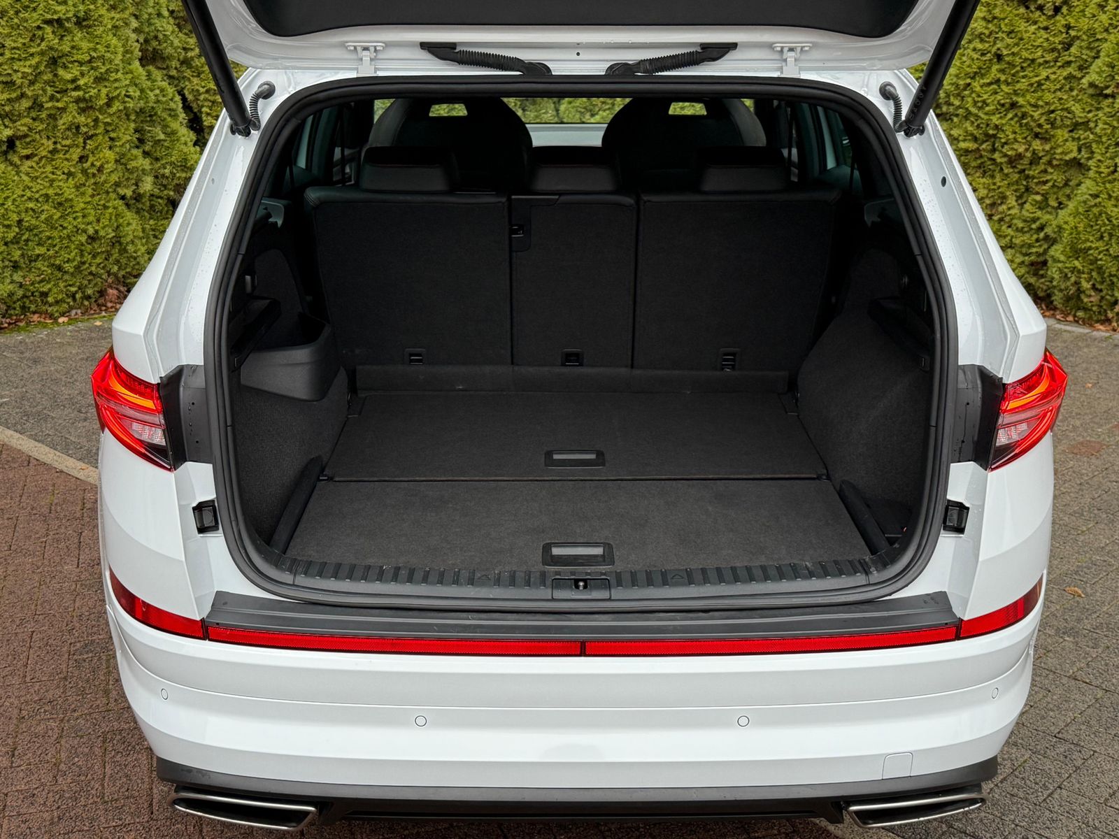 SKODA Kodiaq RS 2.0 TSI DSG 4×4 MATRIX+KAM+AMBI+CARPL+ - Dick ...