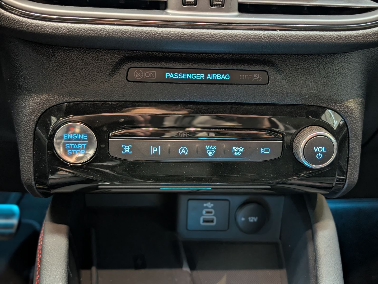 Ford Kuga ST-Line X 1.5 Matrix HUD B&O ACC 360° - Dickreich Automobile ...