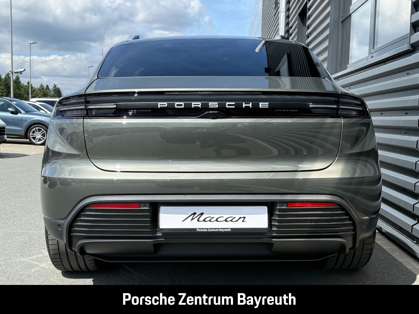 Porsche Macan AHV*MATRIX*INNO*22-ZOLL*LUFTFEDER*HEADUP* ab 1.172,00 ...