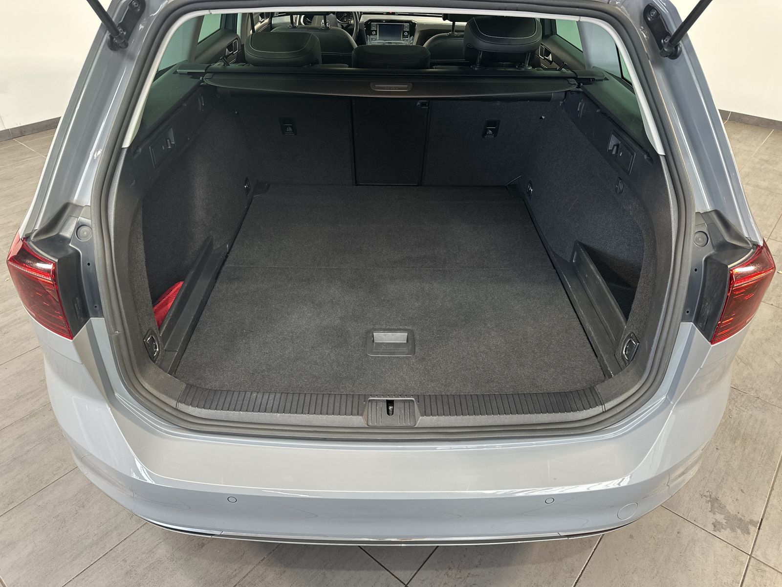 Volkswagen Passat Variant 2.0 TDI DSG Elegance LED+PANO+ACC - AuRa ...