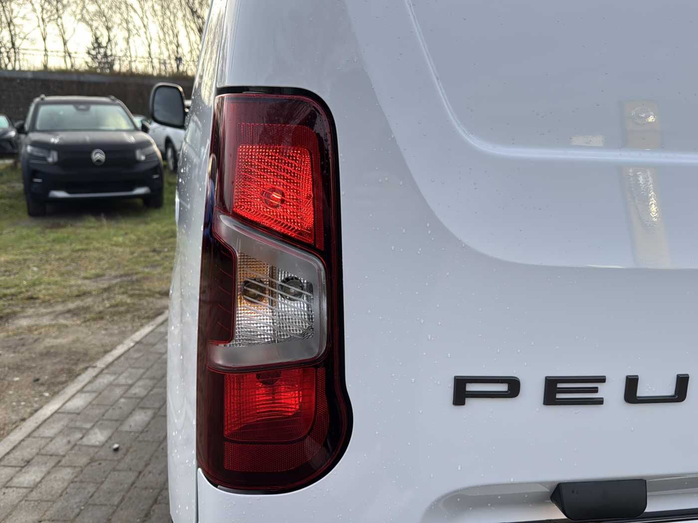 Peugeot Partner 1.5 Diesel +Winter-Paket+Holz-Laderaum+ - Krüll Gruppe