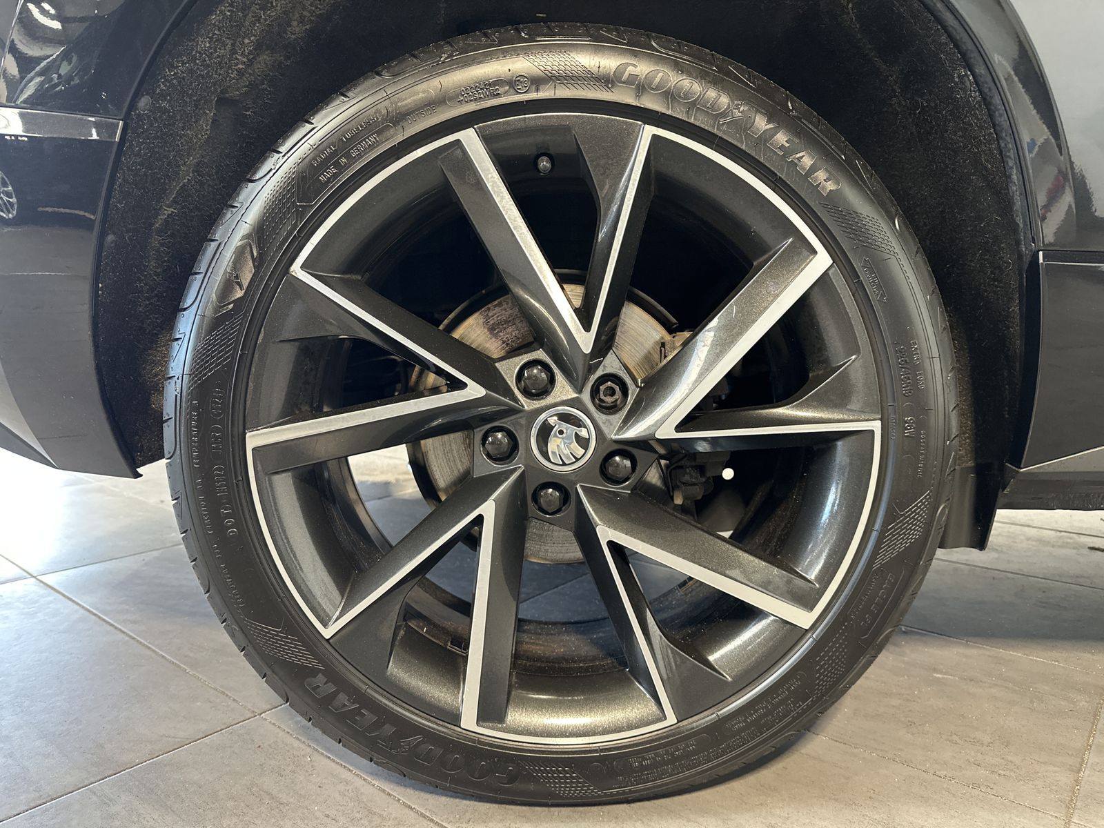 SKODA Karoq 2.0 TDI DSG Sportline 4x4 NAV+LED+KAM+19ZO - AuRa ...