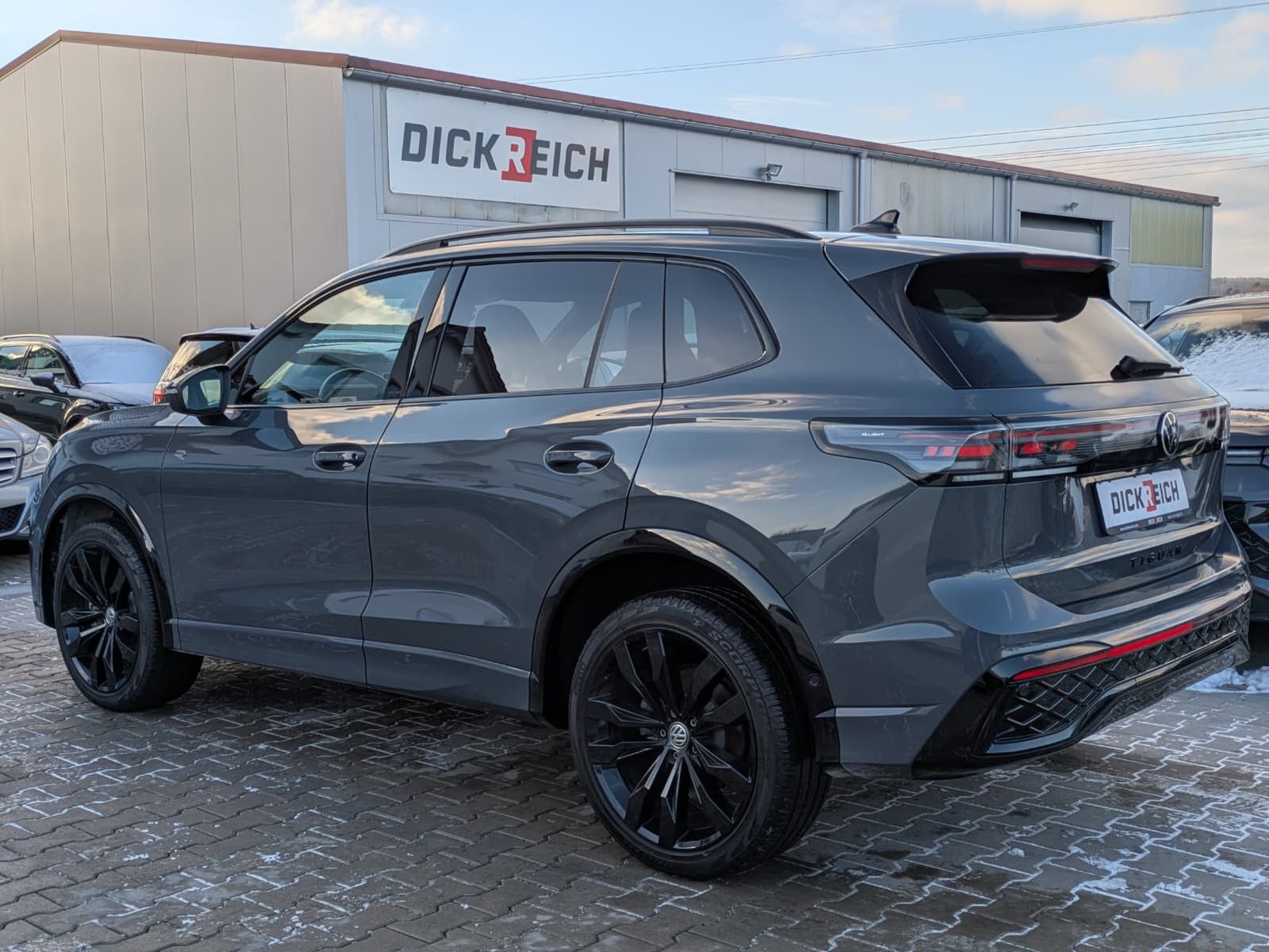 Volkswagen Tiguan 2.0 TDI R-Line 4M Pano*Black*Matrix*AHK - Dickreich ...
